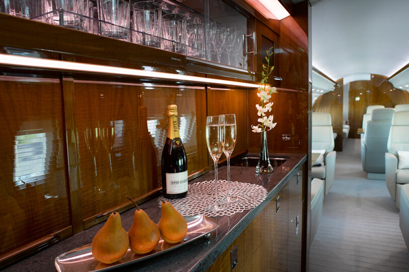 13 Passenger Global 6000 - PBI - Private Jet Charter | Solairus Aviation