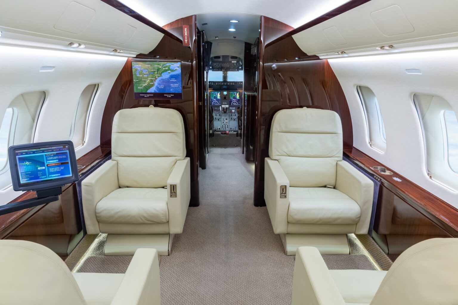Challenger 605 – TEB Charter Plane | Solairus Aviation