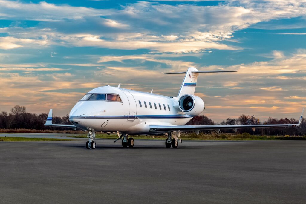 Challenger 605 – TEB Charter Plane | Solairus Aviation